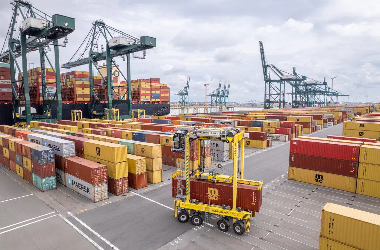 Eerste volledig elektrische containerlift in gebruik in Antwerpse haven ...